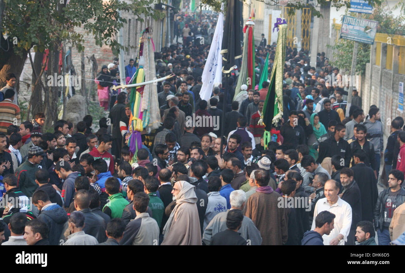 Indian shia muslims mourn during hi-res stock photography and images ...