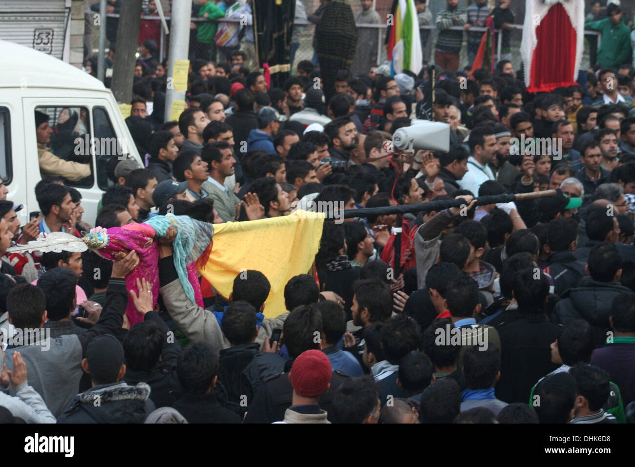Indian shia muslims mourn during hi-res stock photography and images ...
