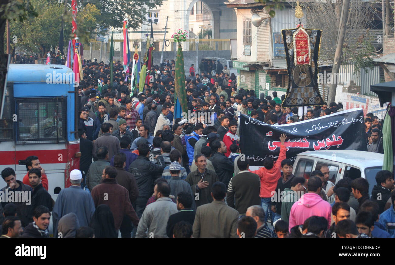 Indian shia muslims mourn during hi-res stock photography and images ...