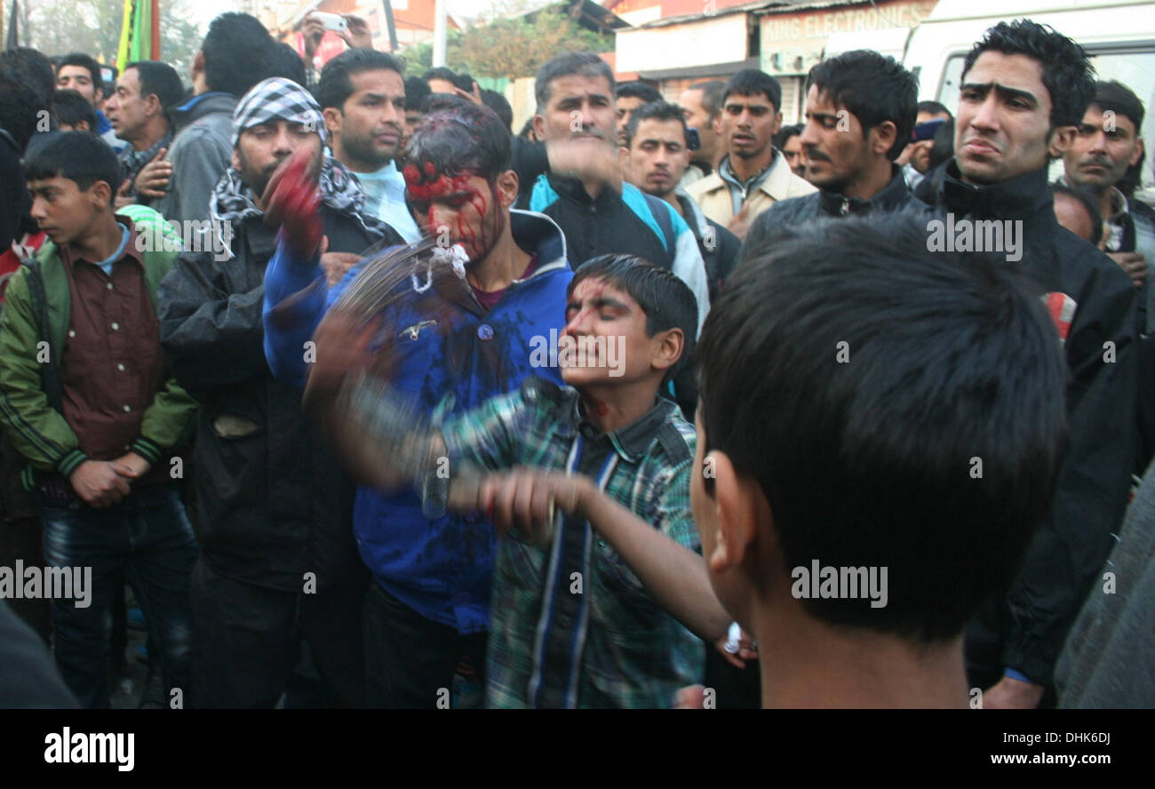 Indian shia muslims mourn during hi-res stock photography and images ...
