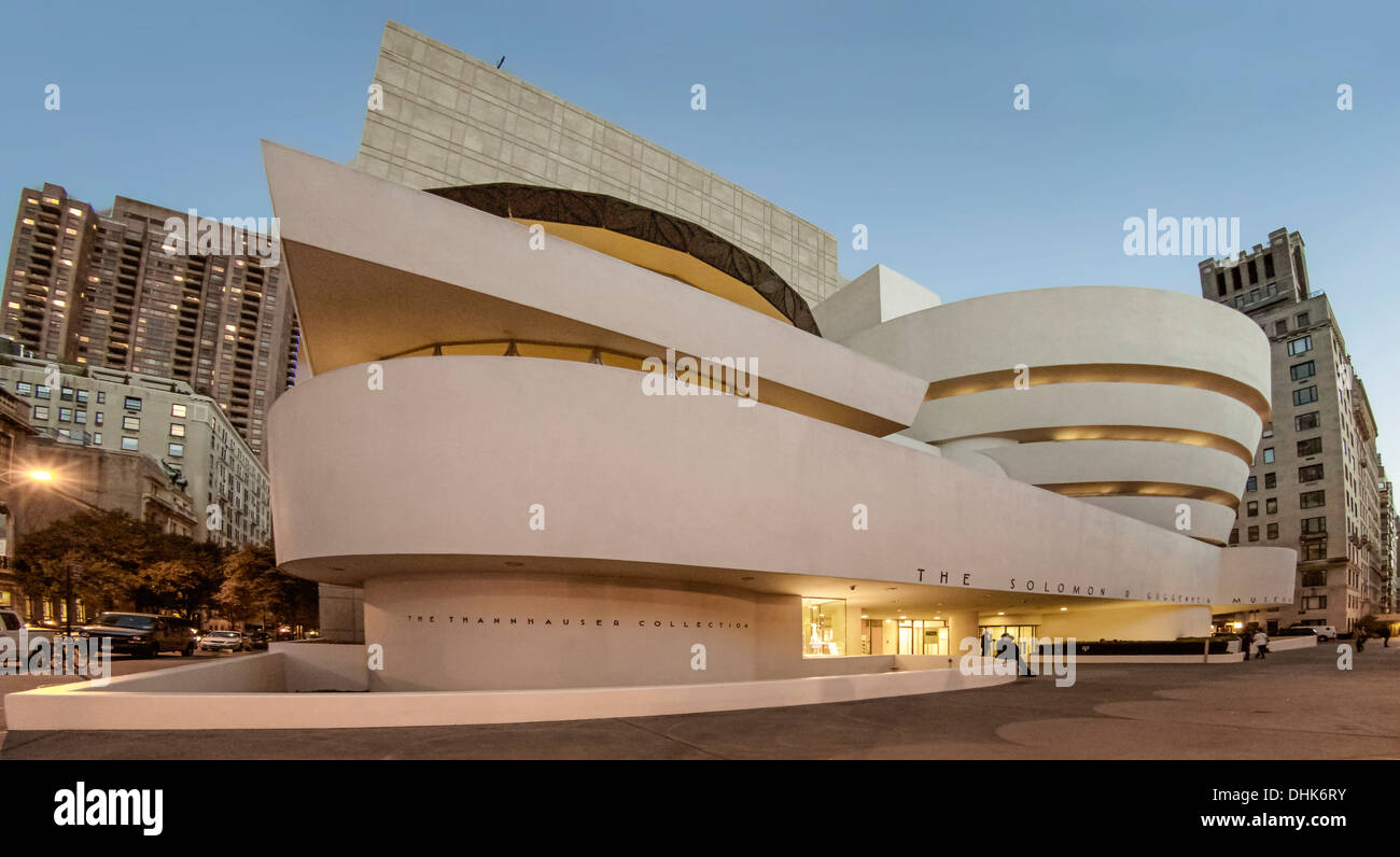 Guggenheim museum new york exterior hi-res stock photography and images ...