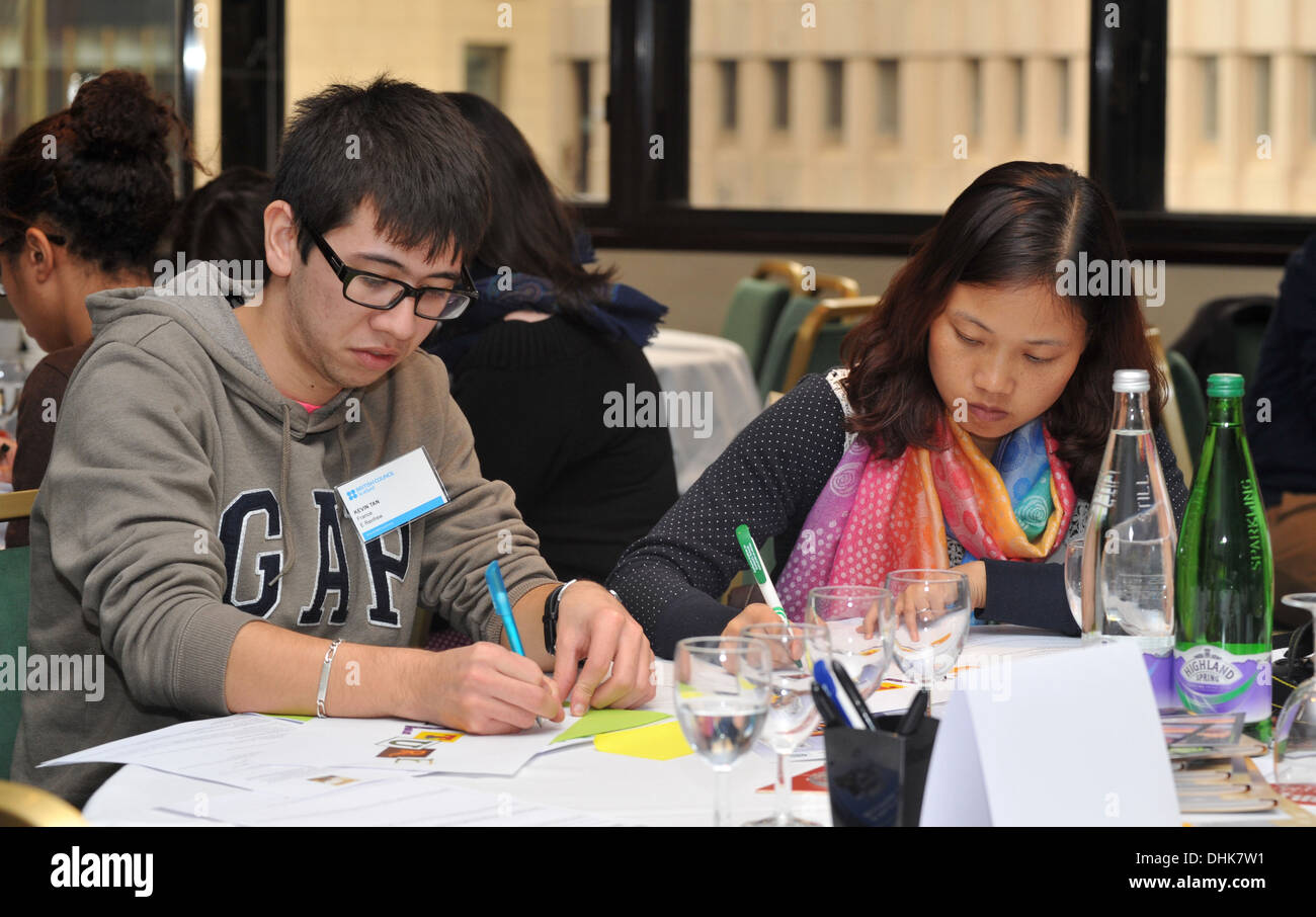 Assistants hi-res stock photography and images - Alamy