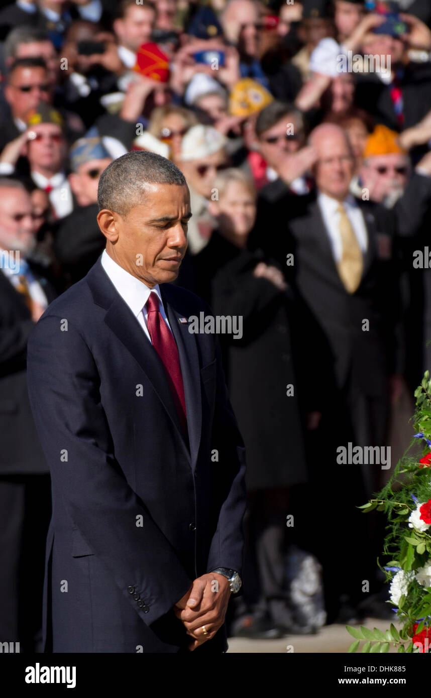 Va bows hi-res stock photography and images - Alamy