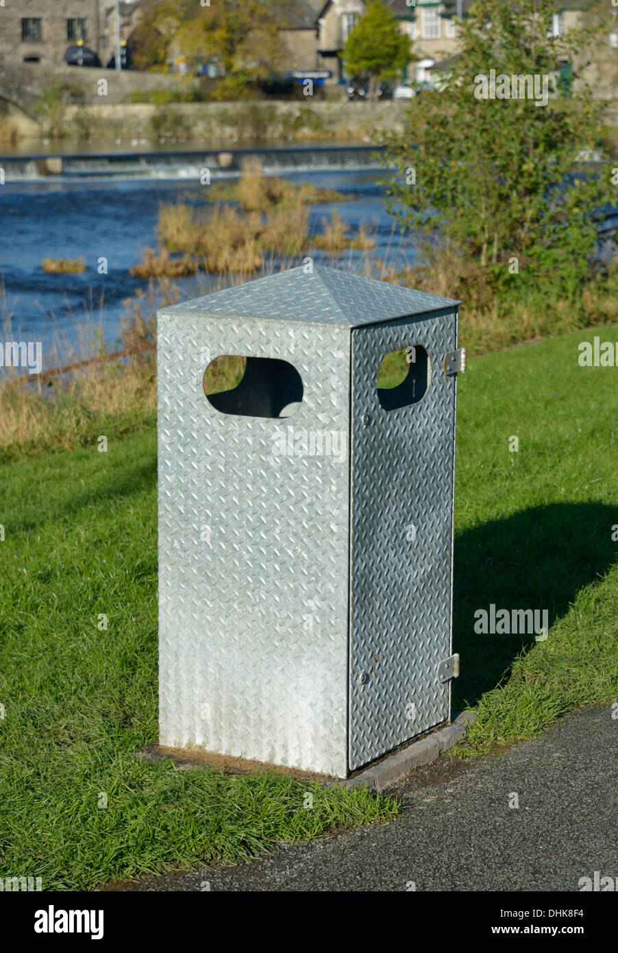 Metal waste bin hi-res stock photography and images - Alamy