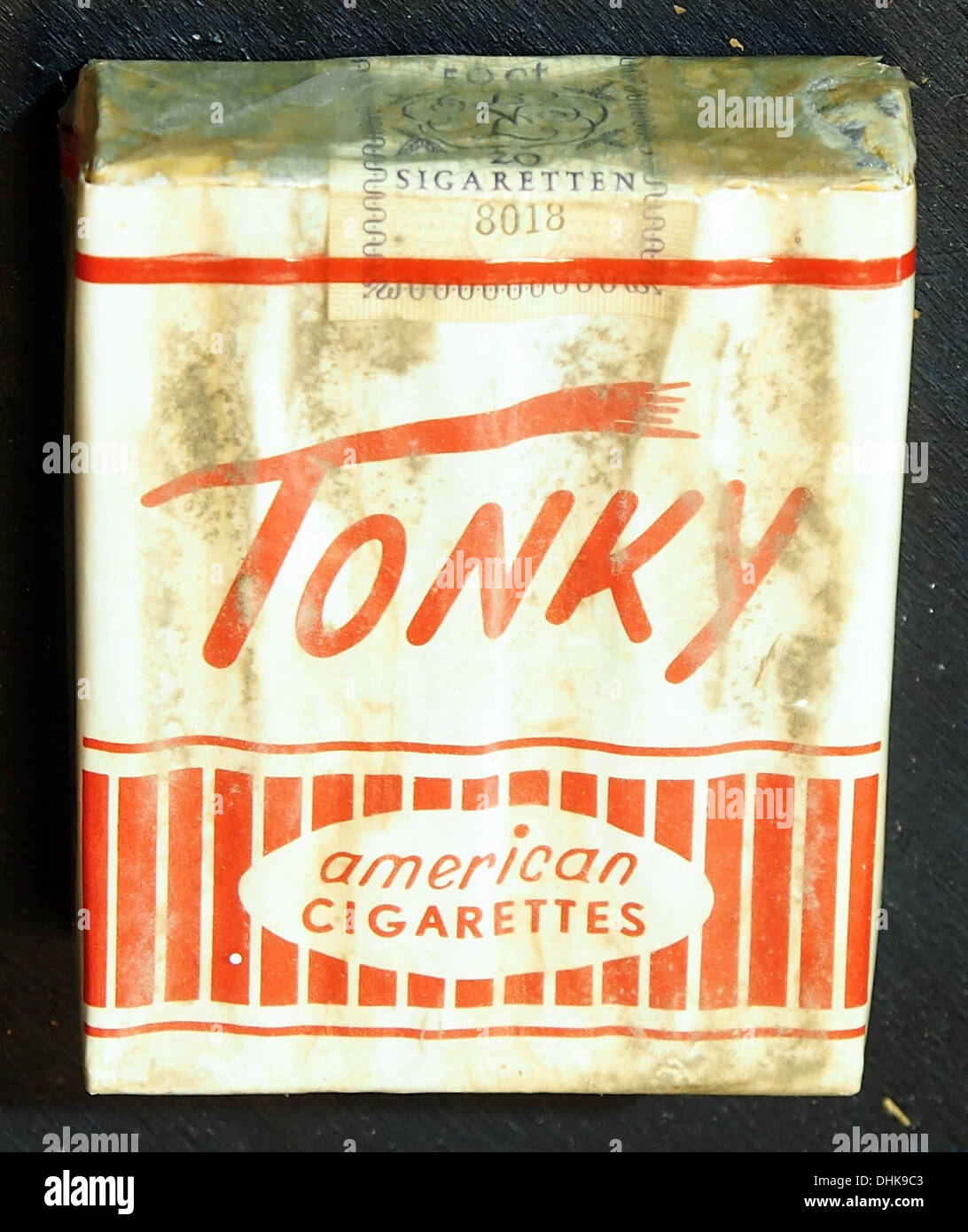 Cigarettes cigarette packet hi-res stock photography and images - Alamy