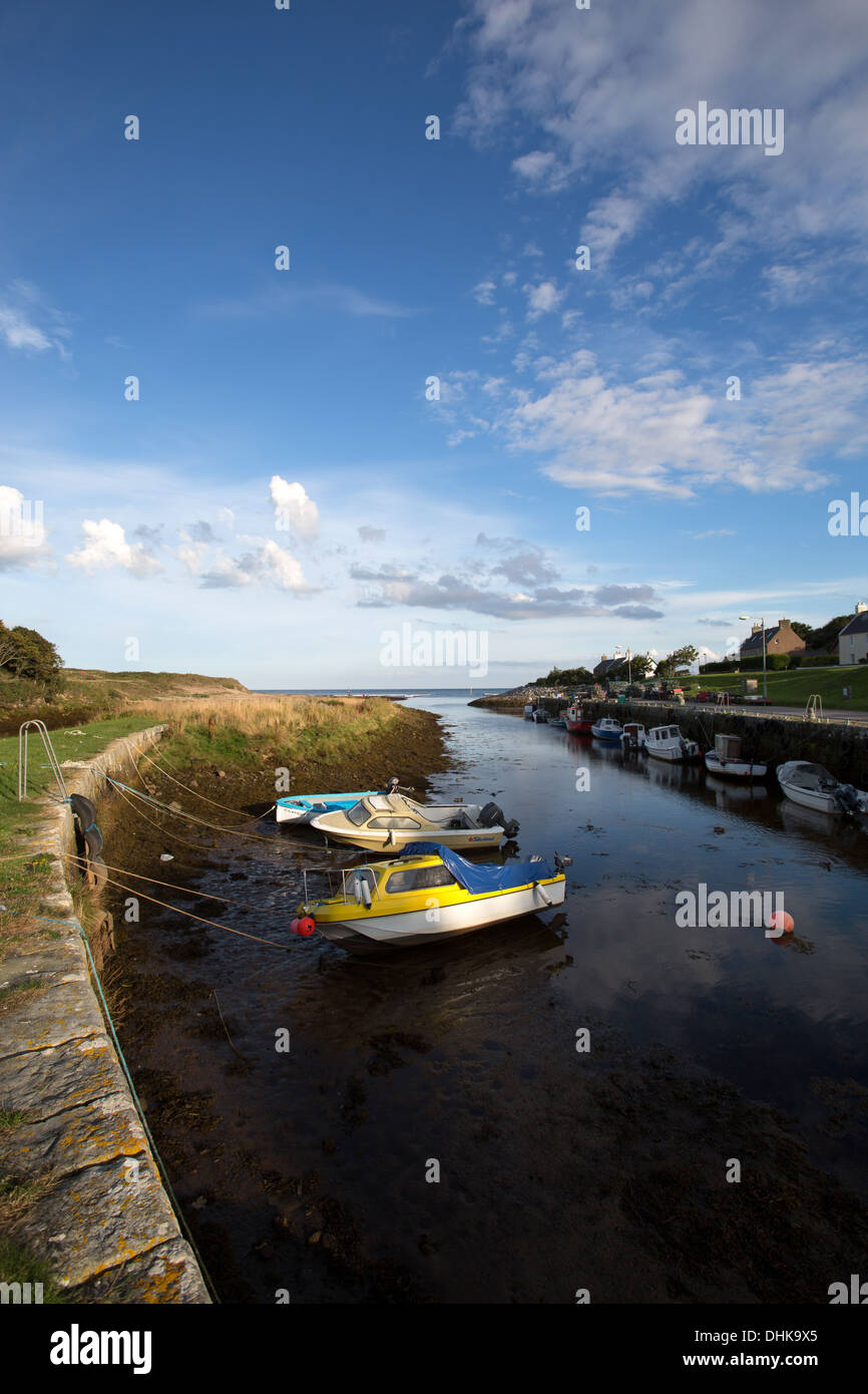 Village of Brora, Scotland. Picturesque view of Brora Harbour at low ...
