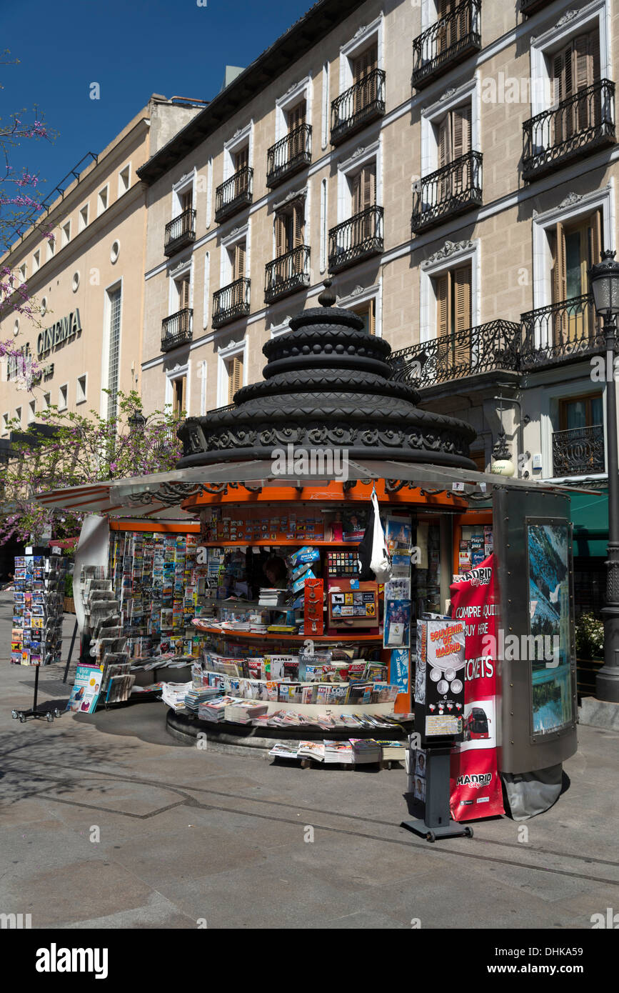 Newspaper and magazine kiosk in Plaza de Isabel II, Madrid, Spain Stock ...