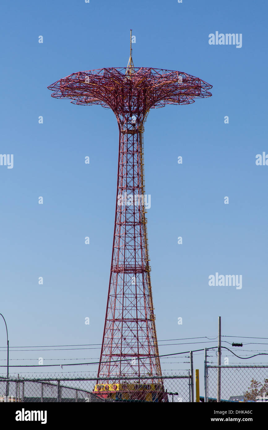 Parachute jump tower hi-res stock photography and images - Alamy
