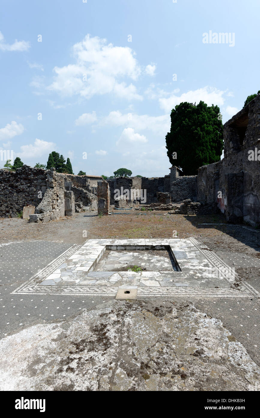 Impluvium Atrium Stock Photos & Impluvium Atrium Stock Images - Alamy