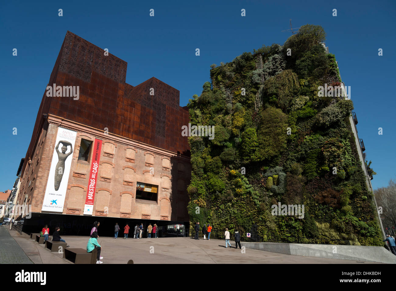 Vertical garden wall hi-res stock photography and images - Alamy