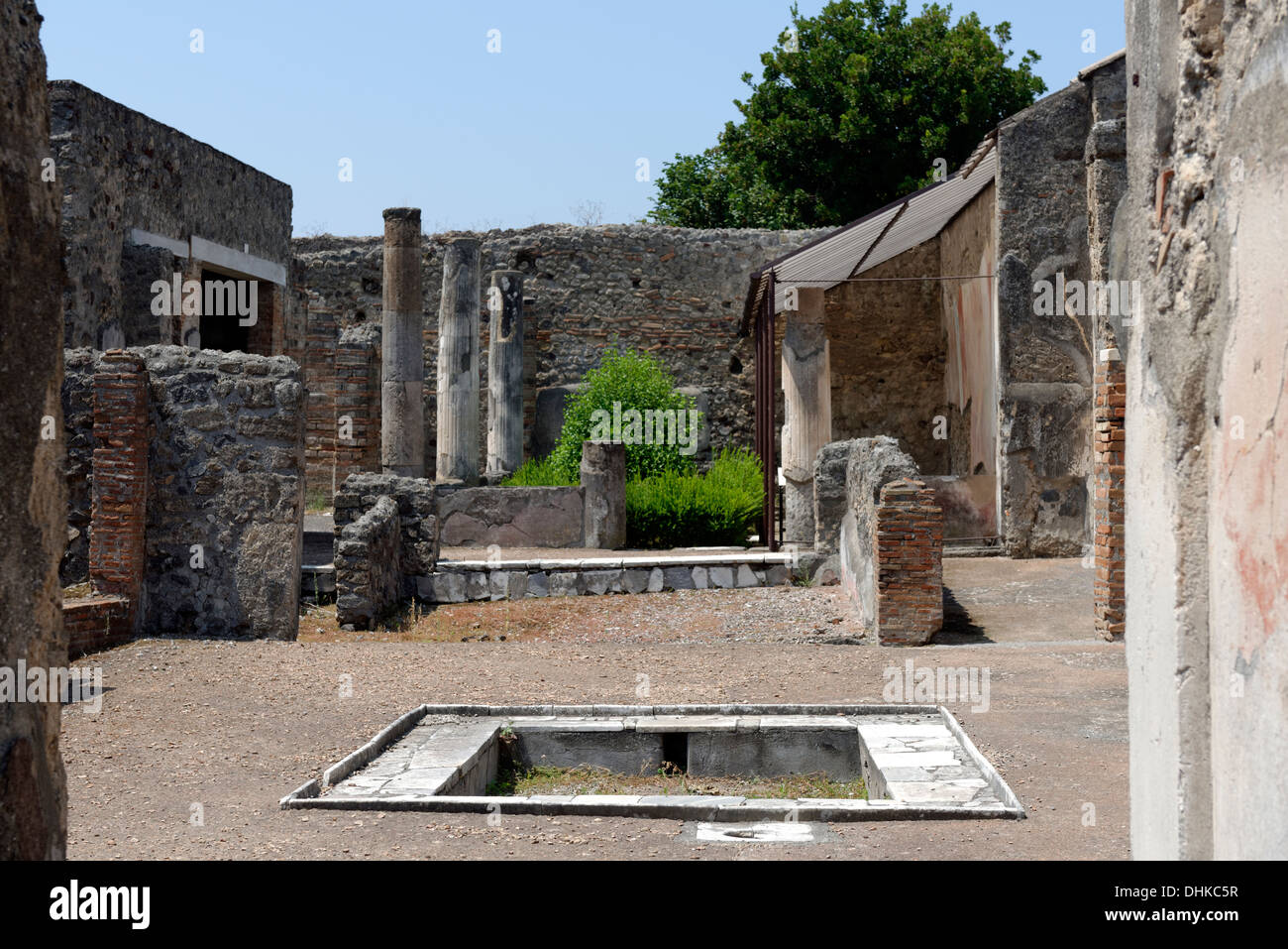 Pompeii atrium peristyle hi-res stock photography and images - Alamy