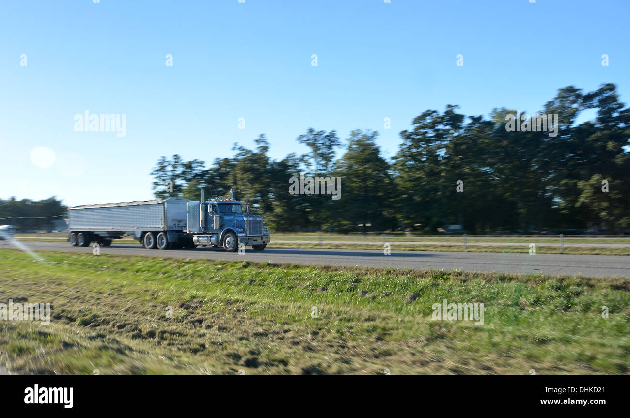 Articulated tanker trailer hi-res stock photography and images - Alamy