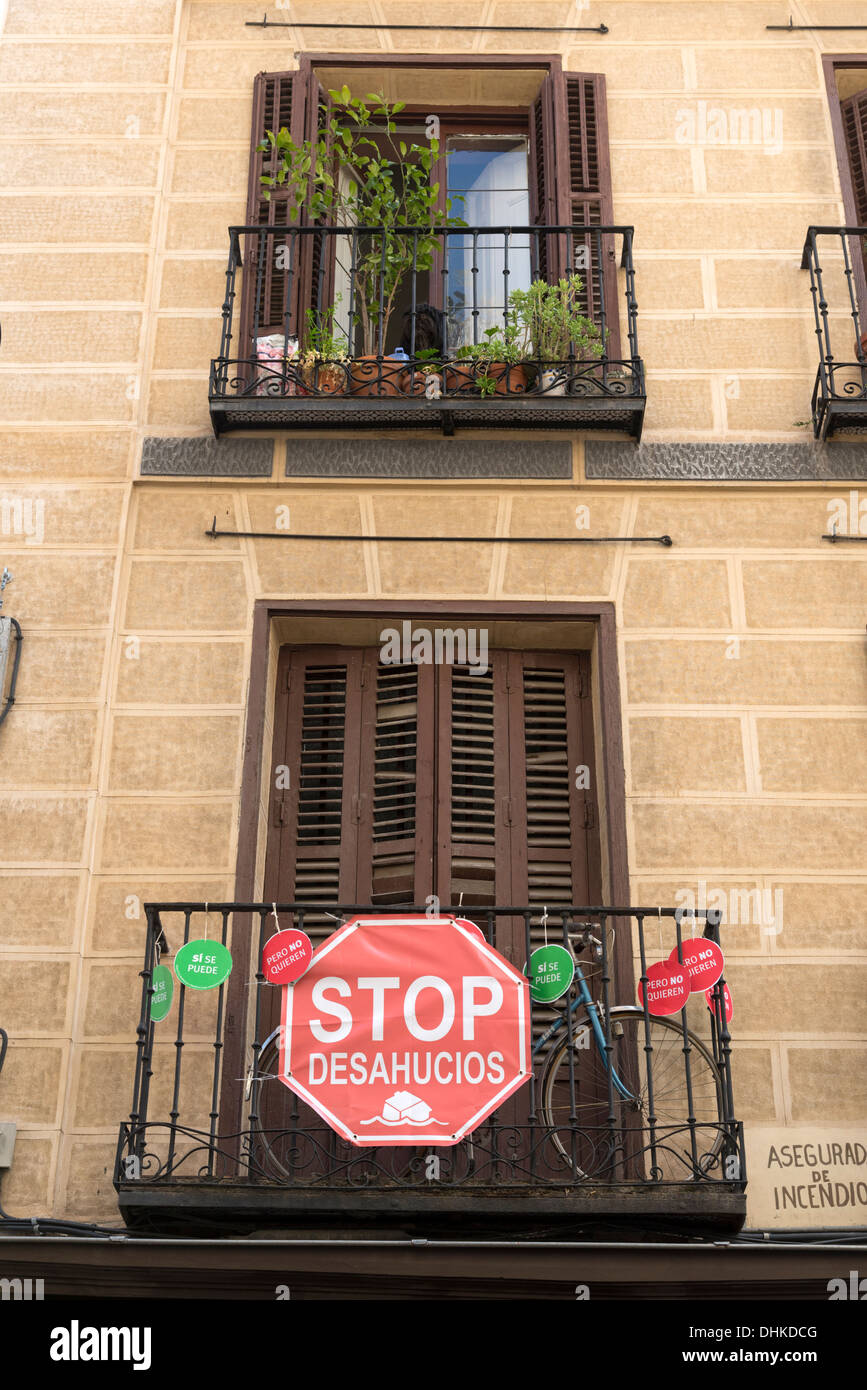 Protest signs in spanish hi-res stock photography and images - Alamy