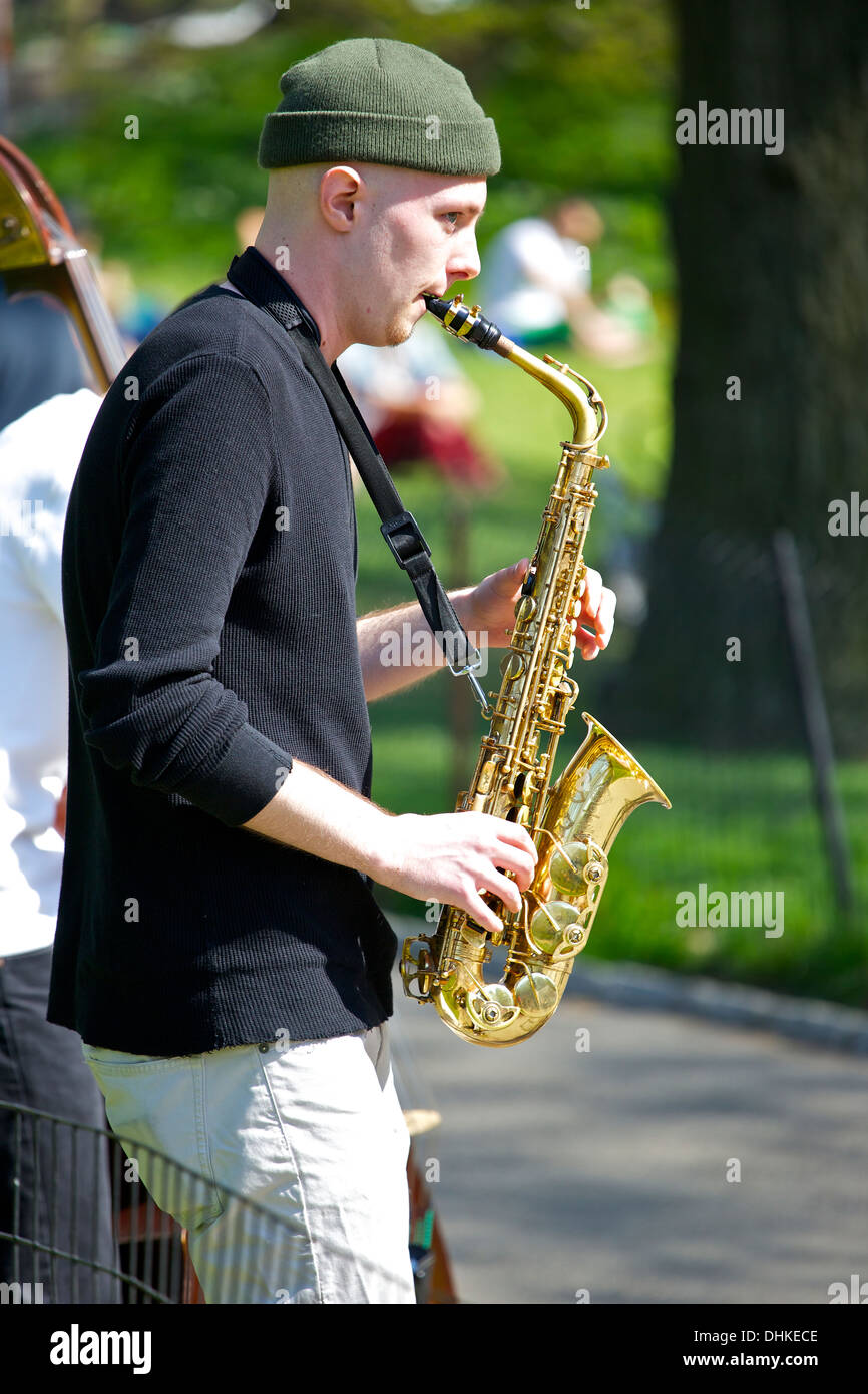 Saxophone busker hi-res stock photography and images - Alamy