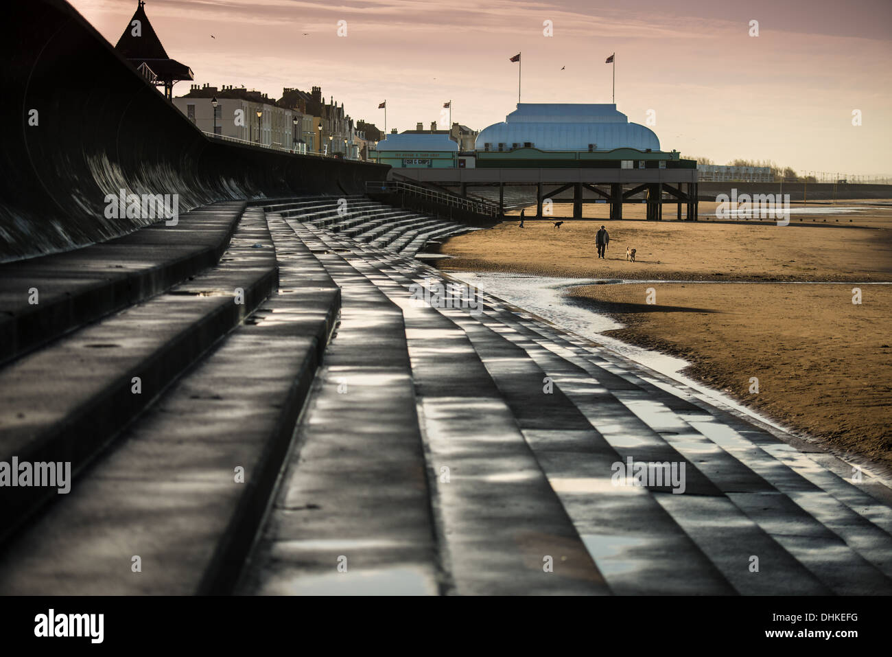 Burnham on Sea beach and pier Stock Photo - Alamy