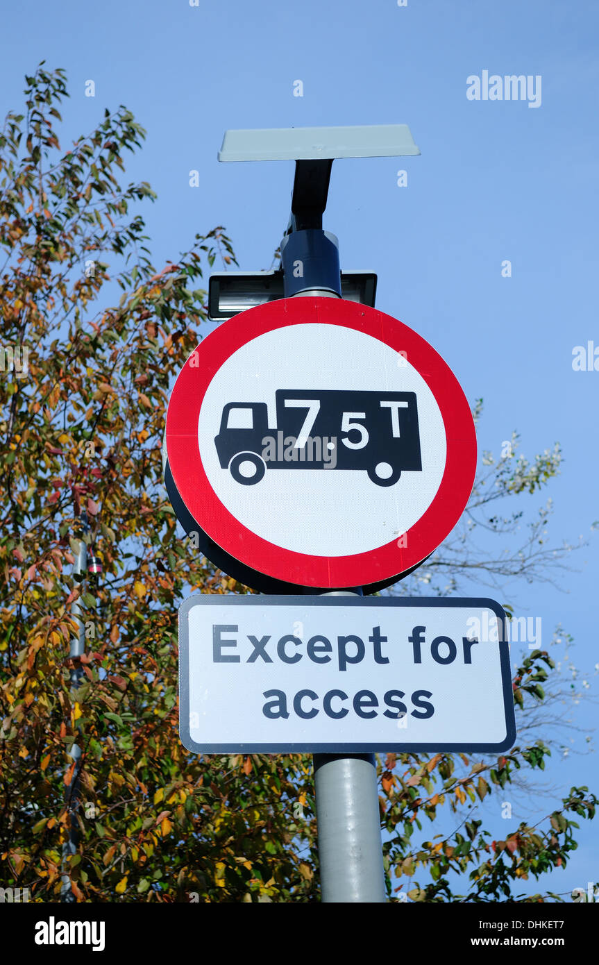 Trucks Limit Weight Sign Stock Photo - Alamy