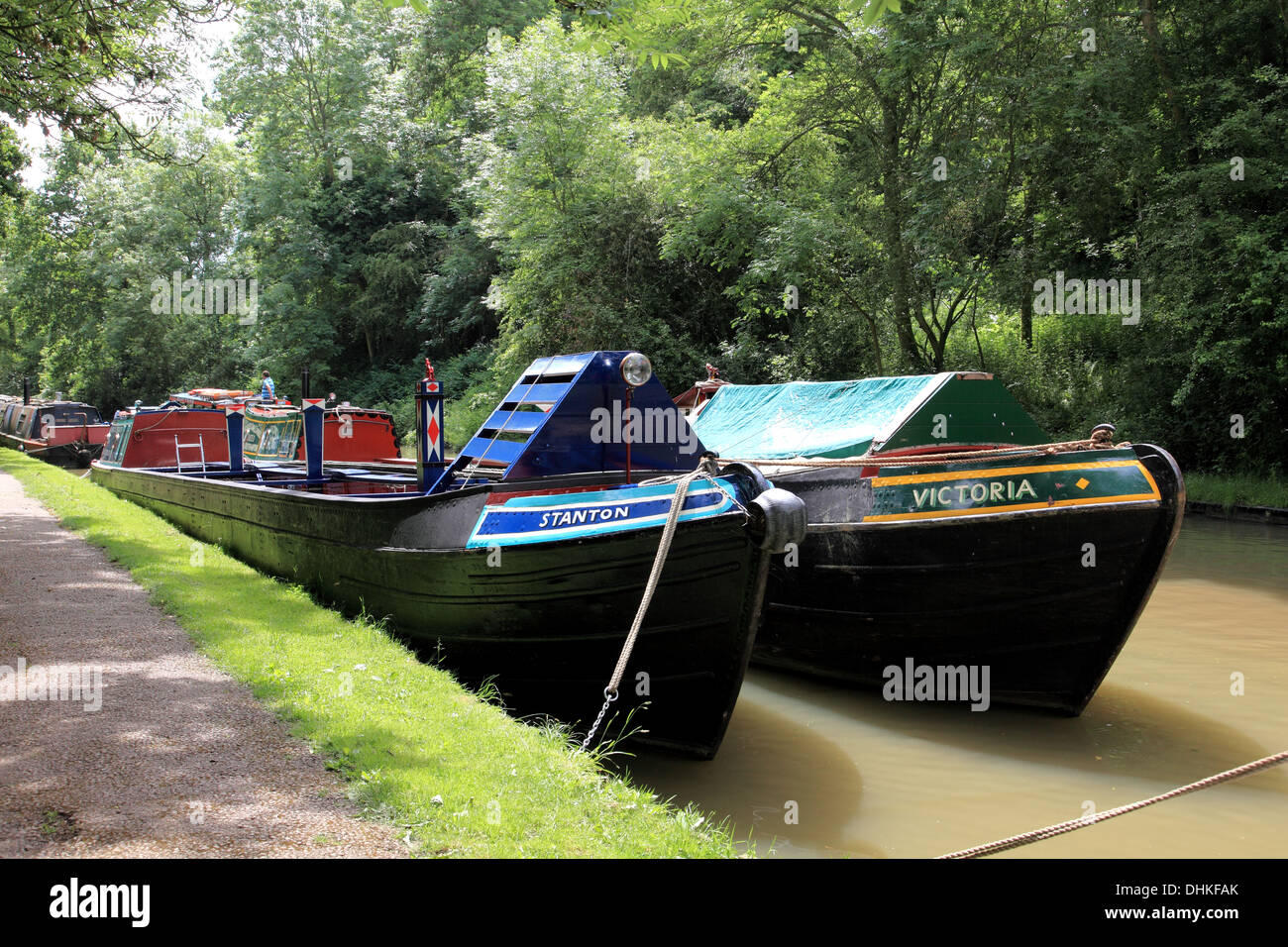 Coal carrying barges hi-res stock photography and images - Alamy