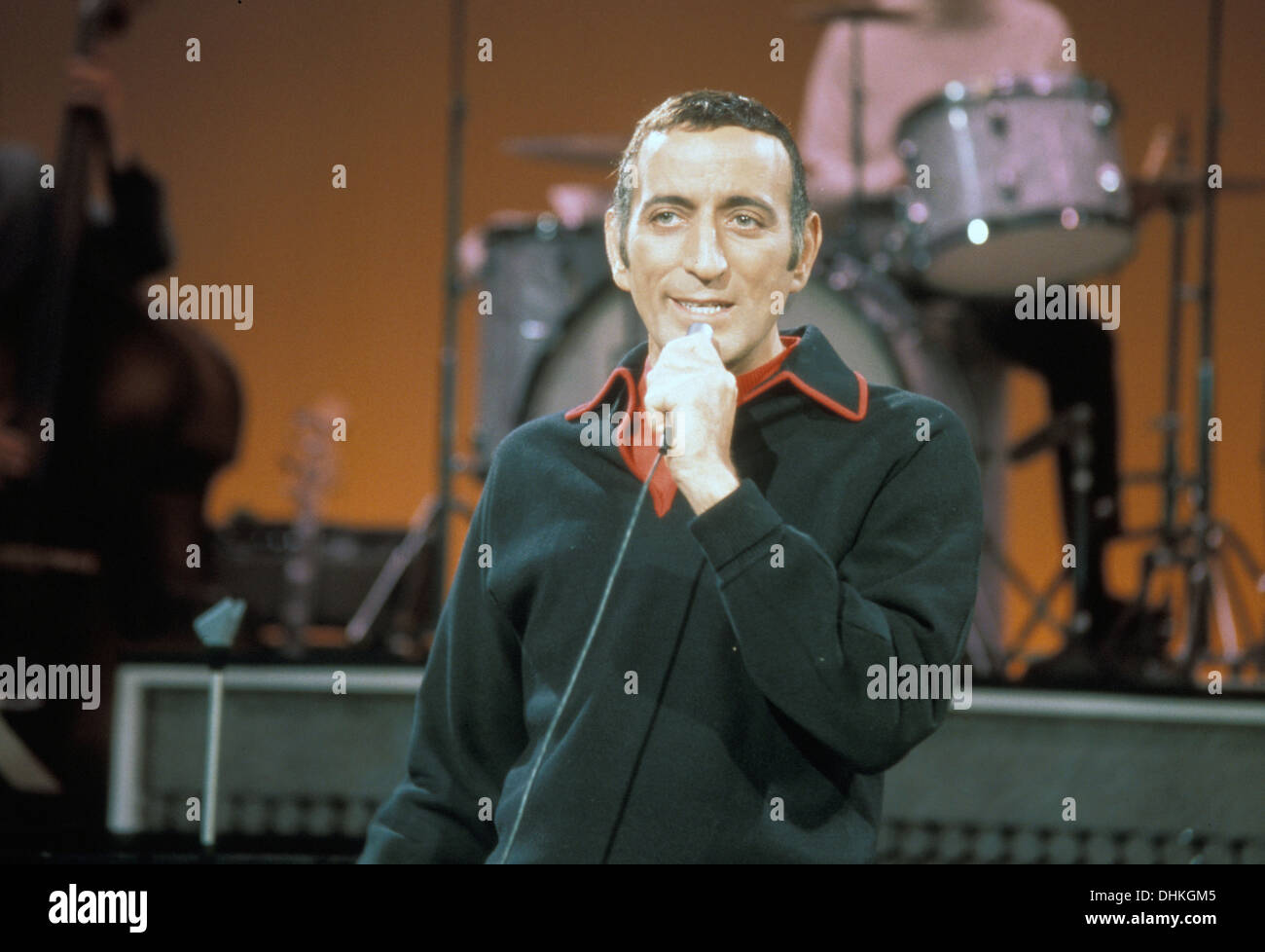 TONY BENNETT American singer in 1967 Stock Photo - Alamy
