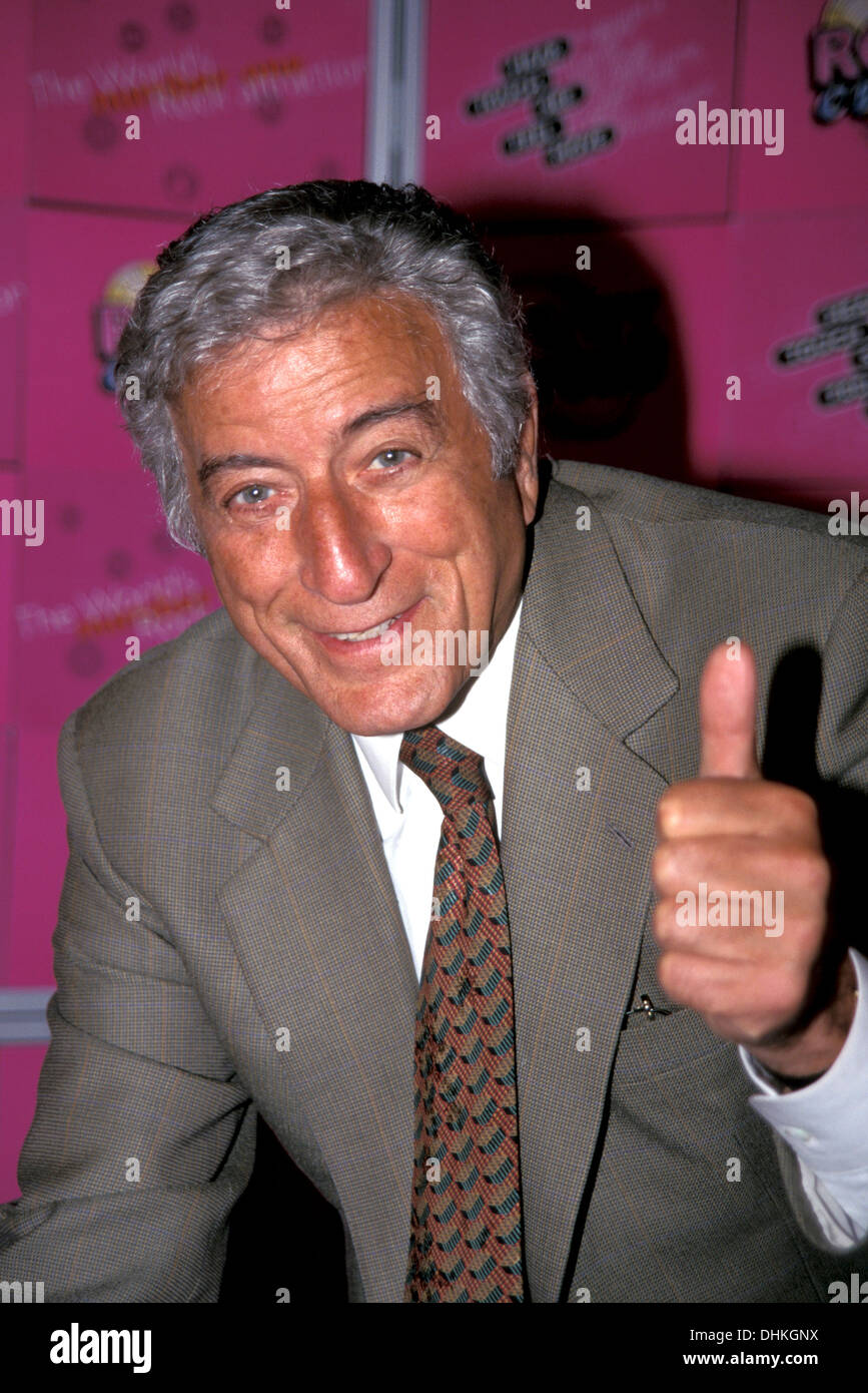 TONY BENNETT American singer in 1997 Stock Photo - Alamy