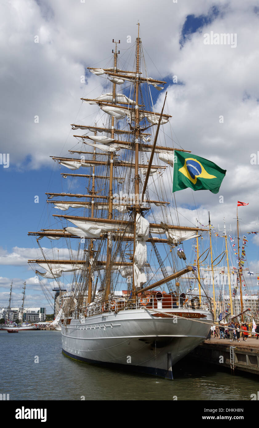 Brazilian tall ship cisne branco hi-res stock photography and images ...
