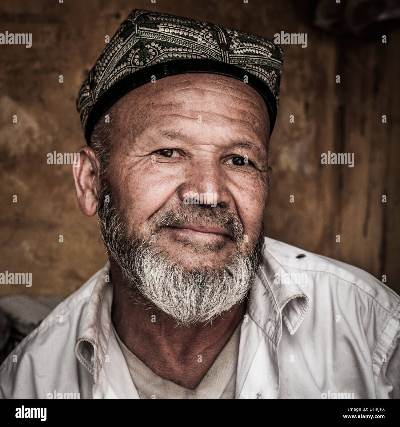 Xinjiang uighur man portrait hi-res stock photography and images - Alamy
