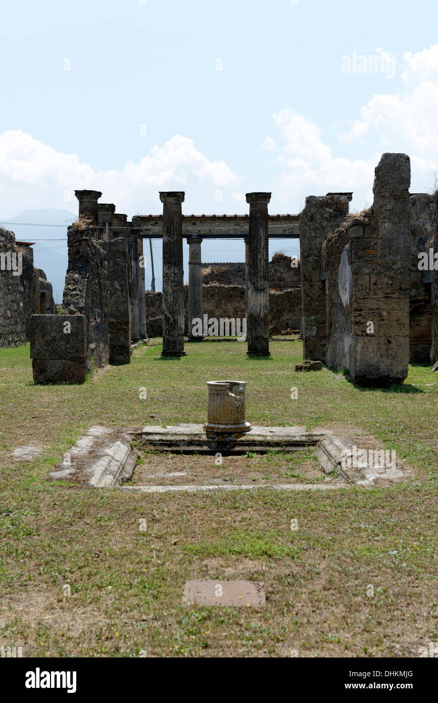 Pompeii atrium peristyle hi-res stock photography and images - Alamy