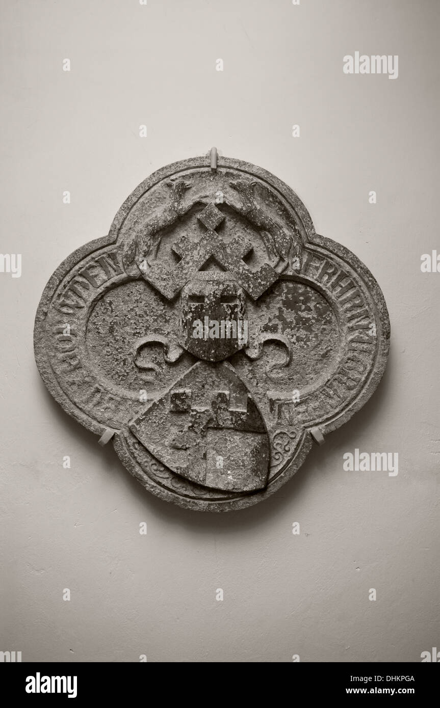 Medieval heraldic coat of arms hi-res stock photography and images - Alamy