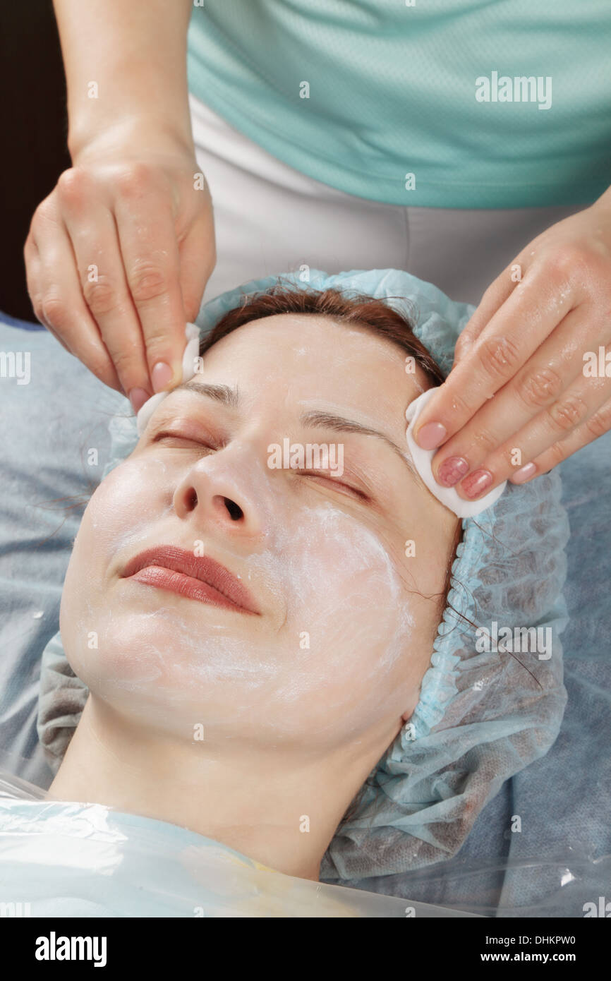 Massagist removing massage cream Stock Photo - Alamy