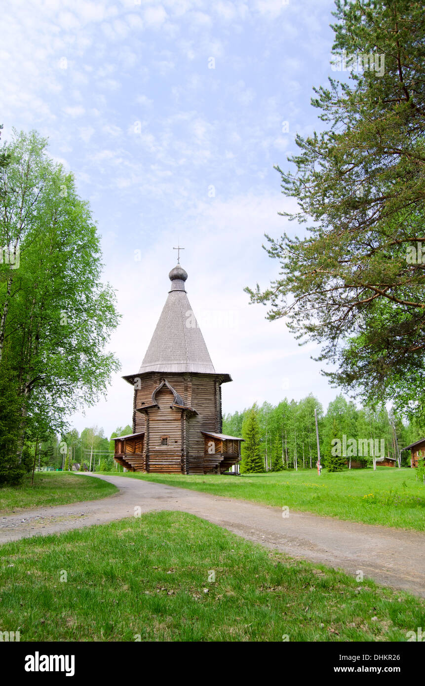 White wooden churches hi-res stock photography and images - Alamy