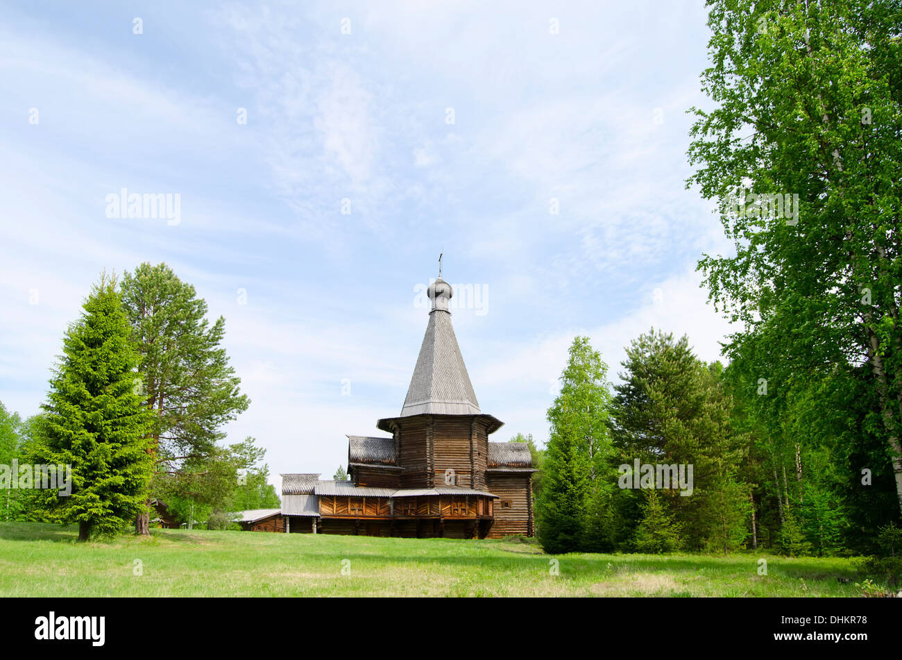 White wooden churches hi-res stock photography and images - Alamy