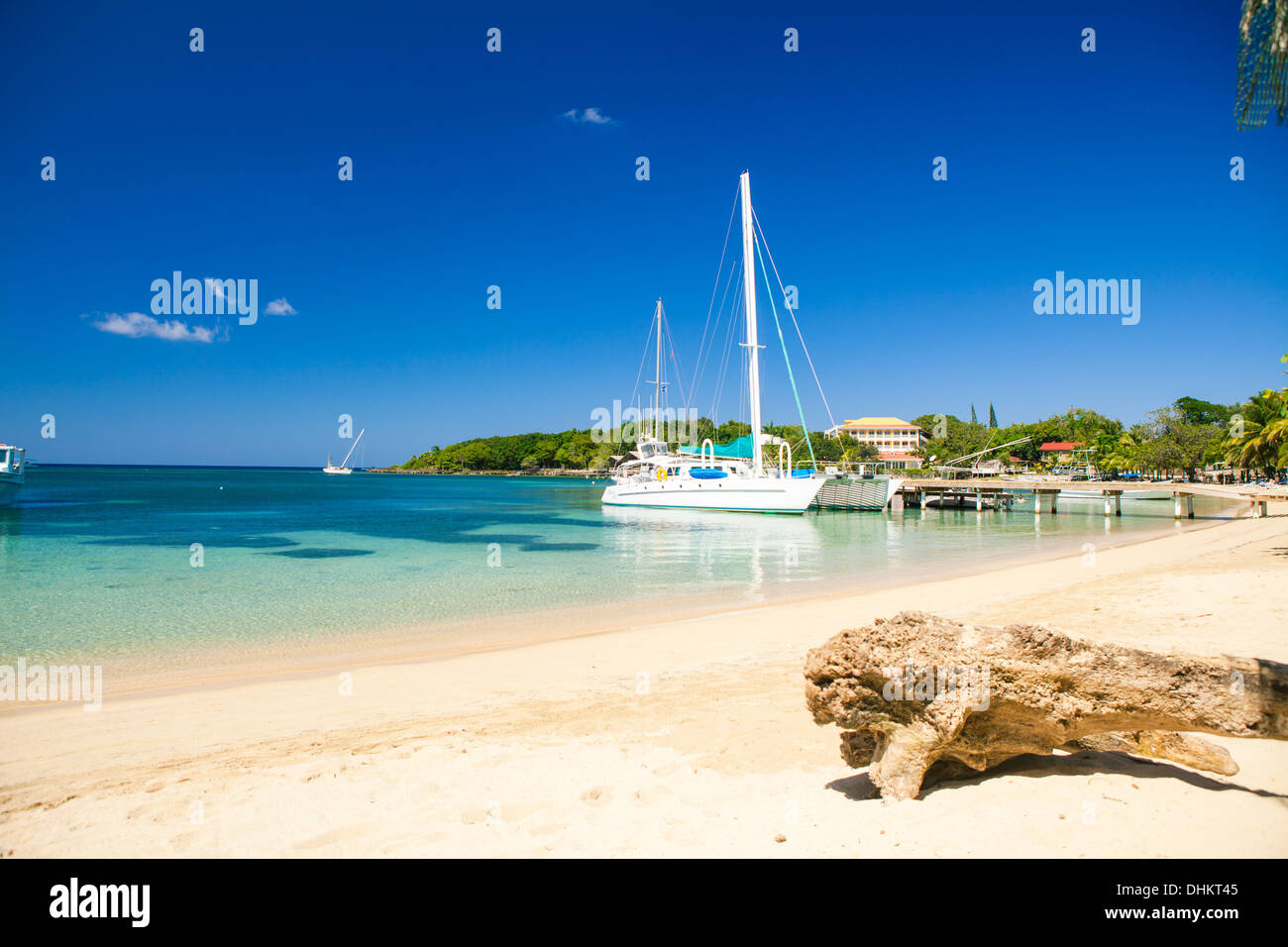 Seascape of Half Moon Bay, Roatan Stock Photo - Alamy