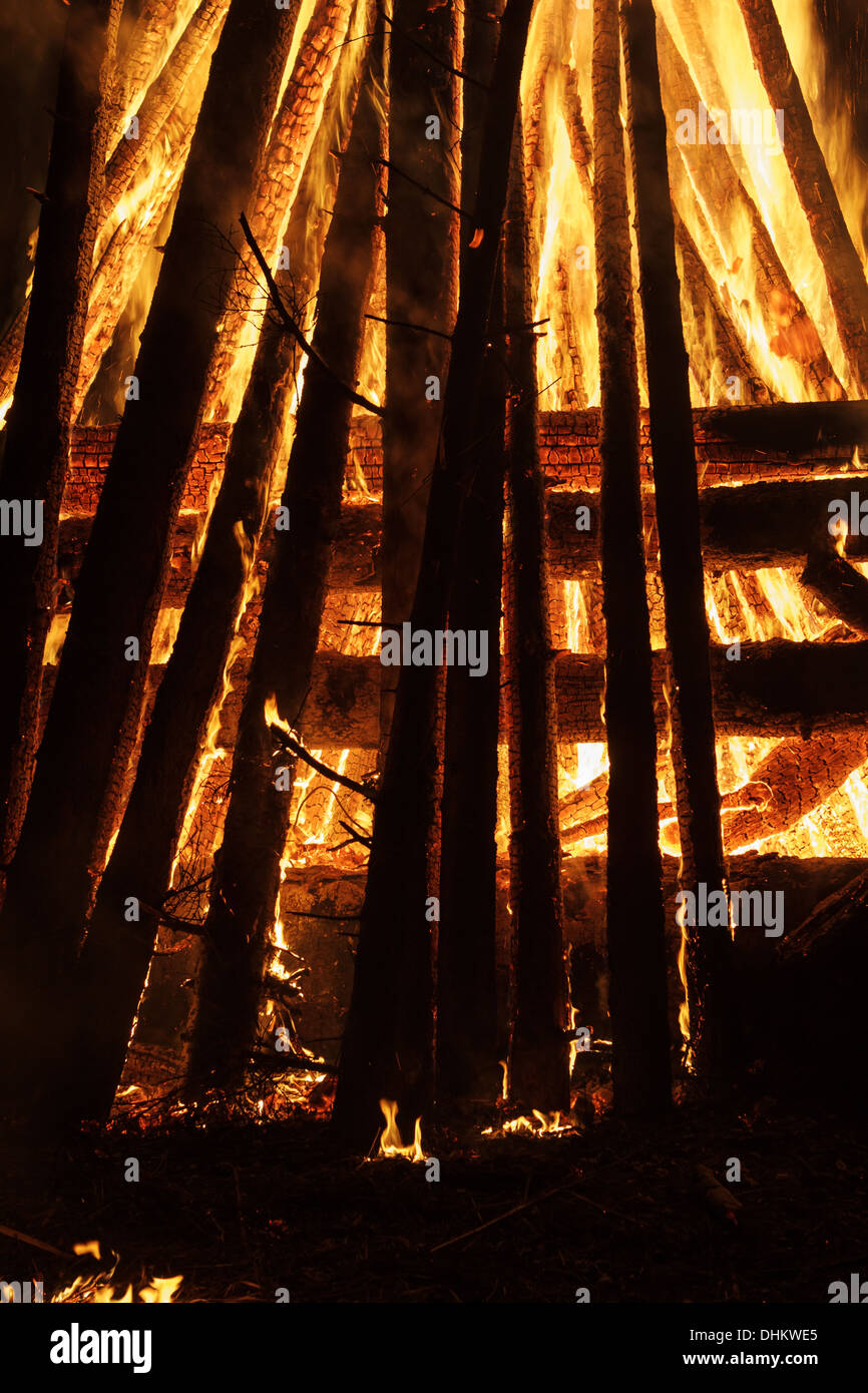 Coals of fire hi-res stock photography and images - Alamy
