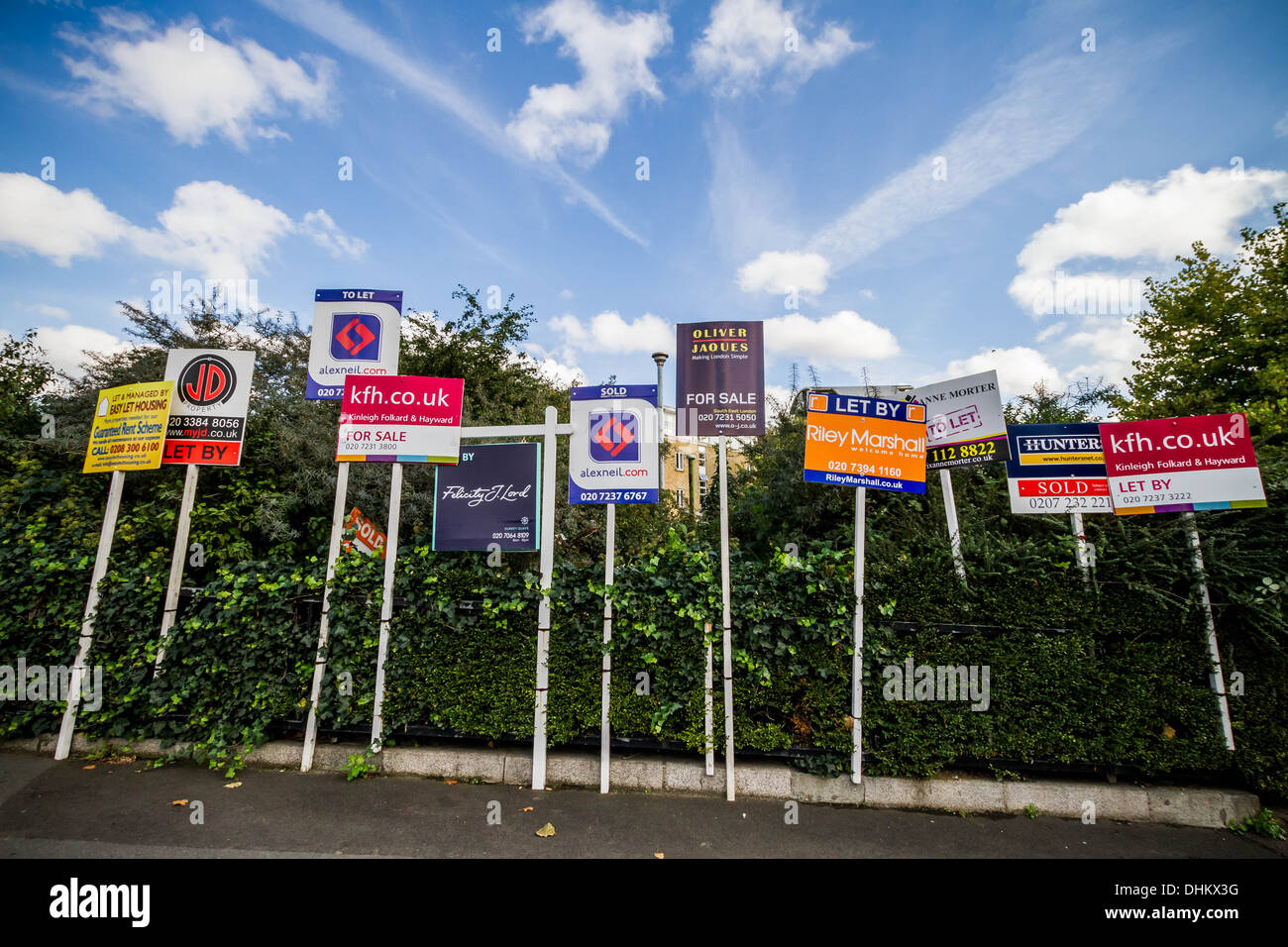 Estate agents boards hi-res stock photography and images - Alamy