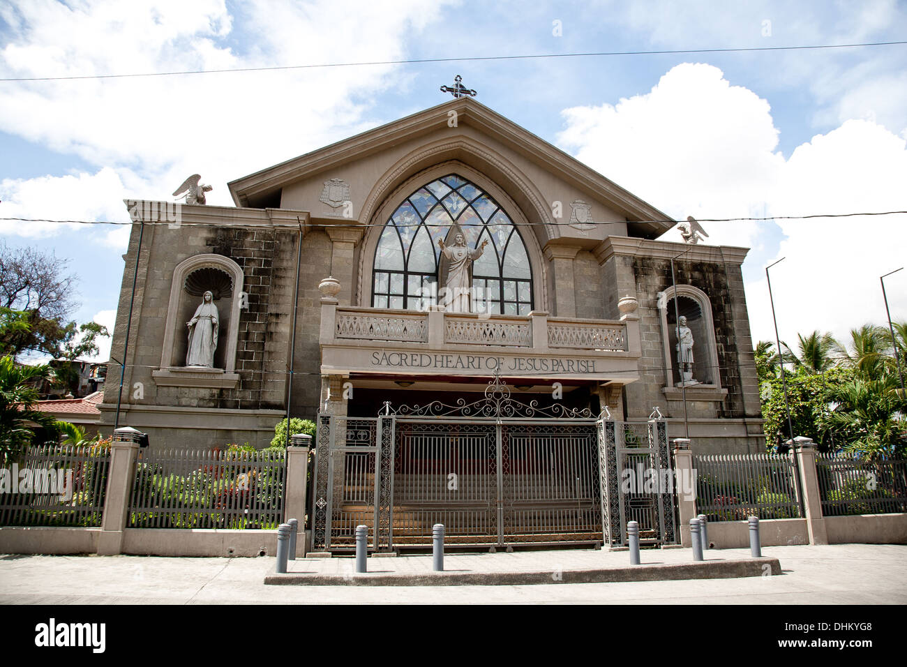 A local Catholic church by the roadside in Manila Stock Photo - Alamy
