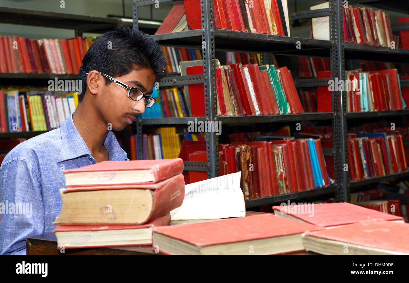 Student in Library Stock Photo - Alamy