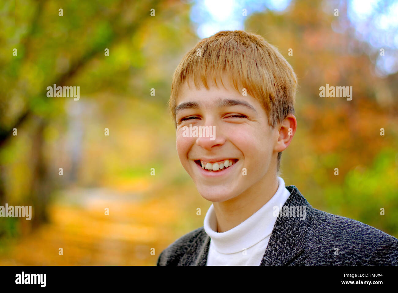 Cheerful cheery smile smiling hi-res stock photography and images - Alamy