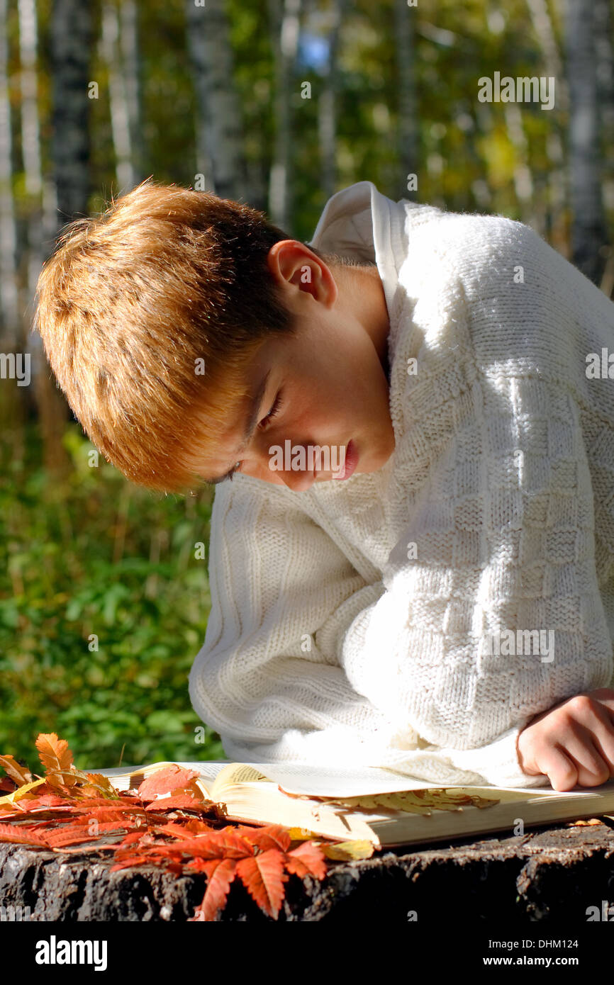 Studious reading hi-res stock photography and images - Alamy