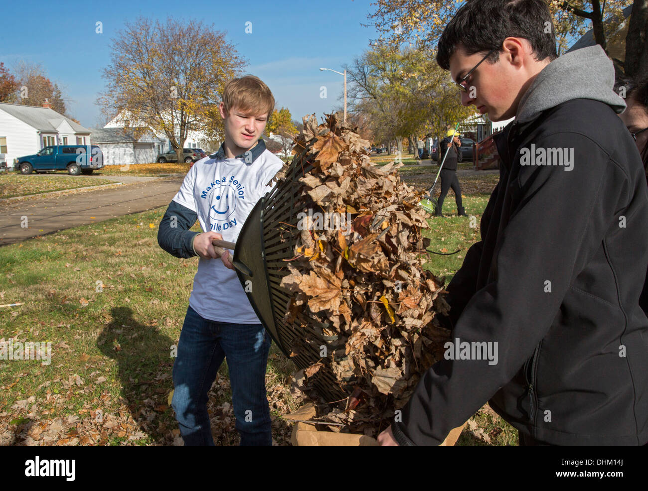 Elderly senior citizen raking leaves hi-res stock photography and ...