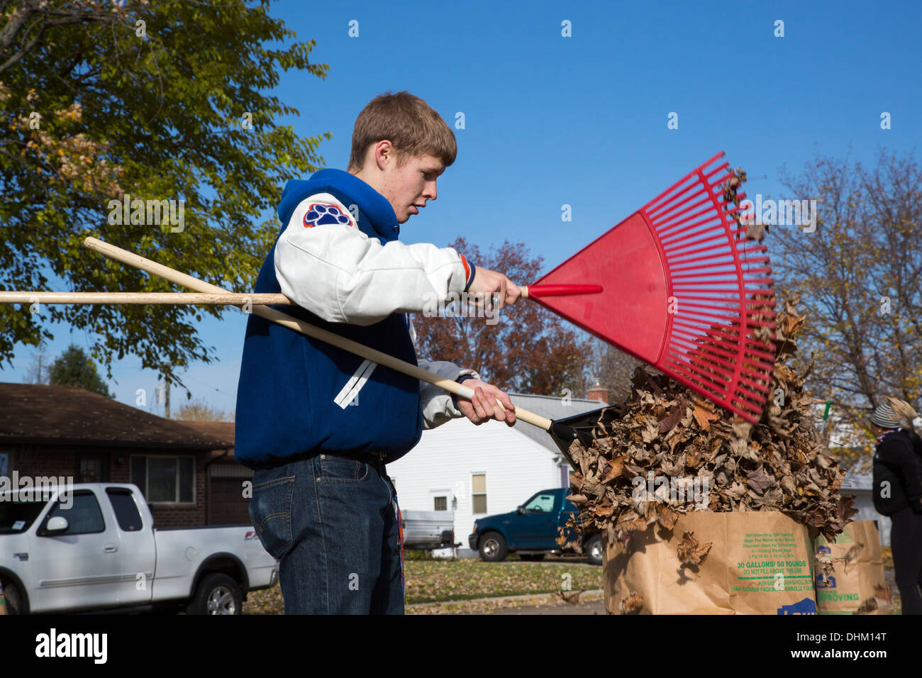 Raking leaves teen hi-res stock photography and images - Alamy