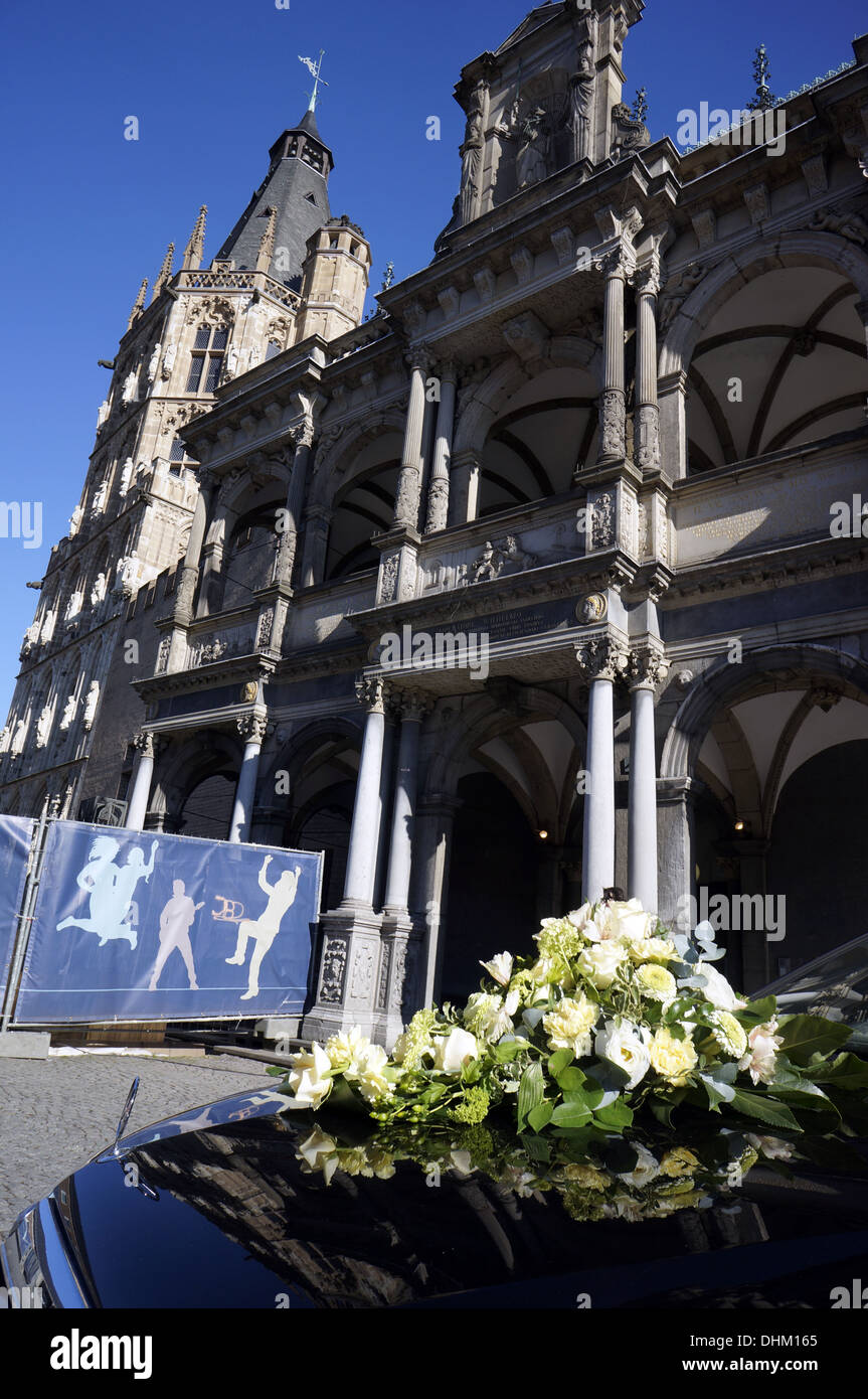 ancient townhall in Cologne Stock Photo - Alamy