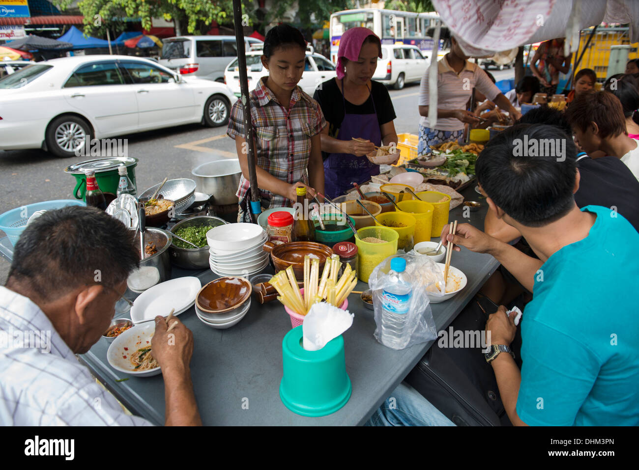 A busy street food stall in Yangon Stock Photo - Alamy