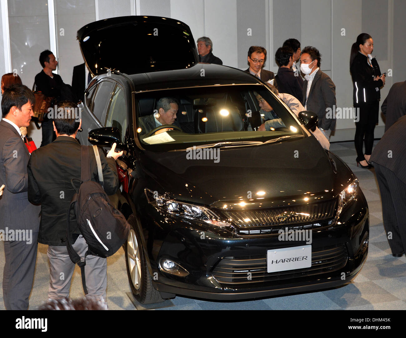 Tokyo, Japan. 13th Nov, 2013. Toyota Harrier, better known to the world ...