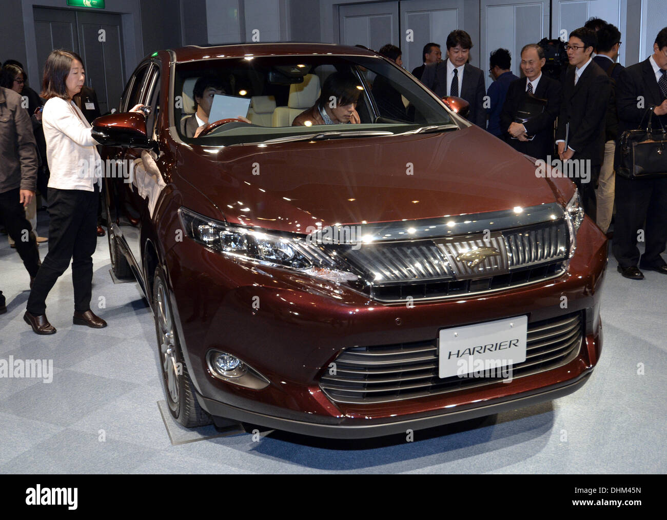 Tokyo, Japan. 13th Nov, 2013. Toyota Harrier, better known to the world ...