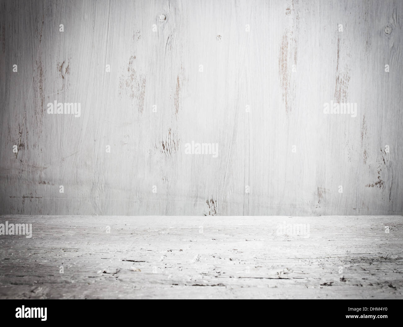 Old empty dark room old hi-res stock photography and images - Alamy