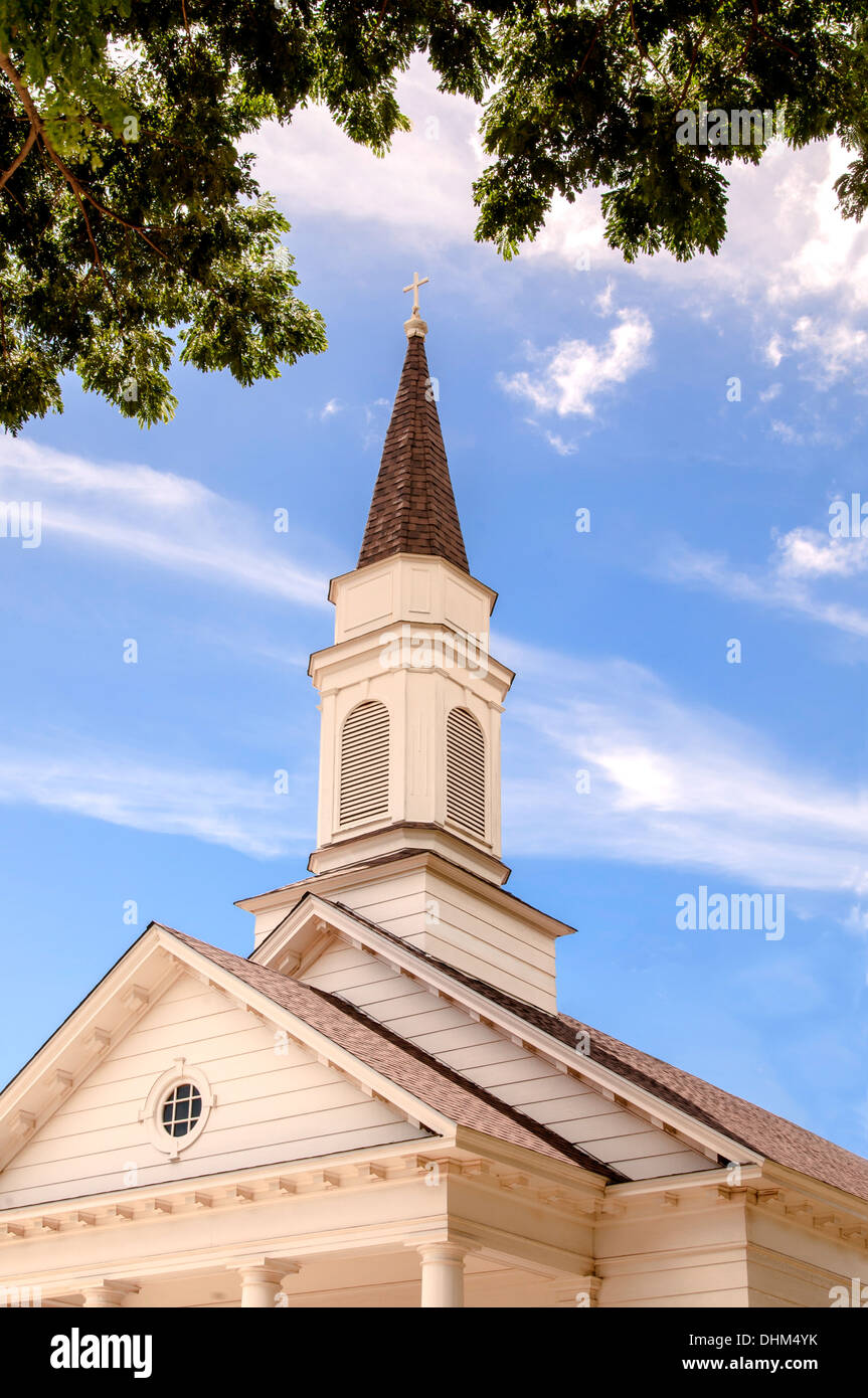 White country church steeple hi-res stock photography and images - Alamy