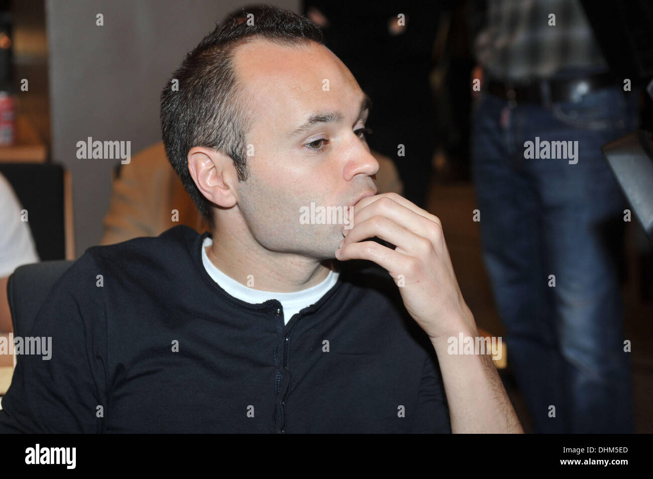 Barcelona Football Players: Andres Iniesta Barcelona Football Club Head ...