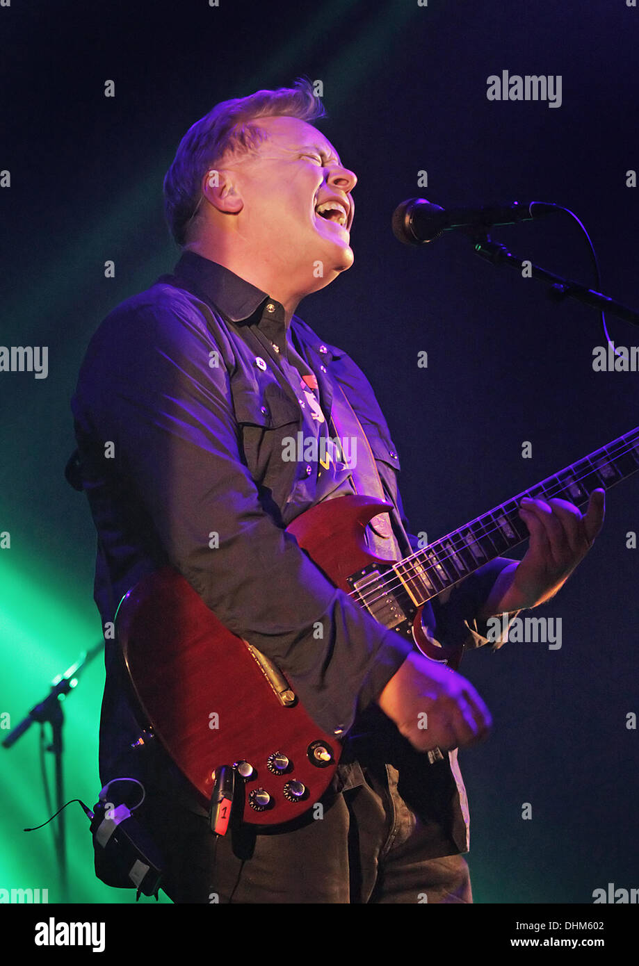 Bernard sumner england hi-res stock photography and images - Alamy