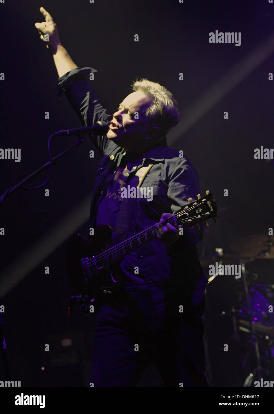 Bernard sumner hi-res stock photography and images - Alamy