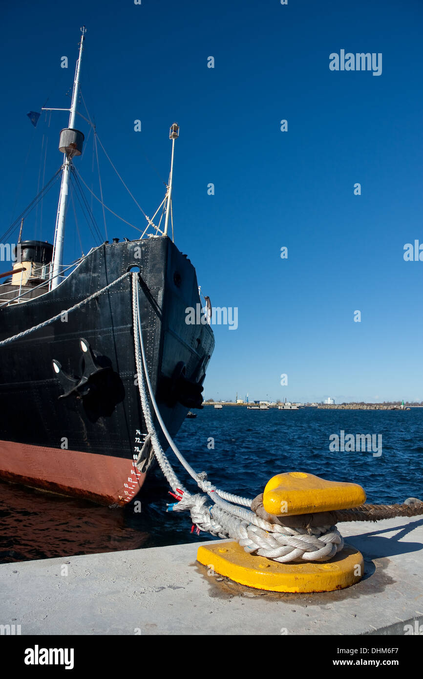 Ship fore with ropes attached to quay Stock Photo - Alamy