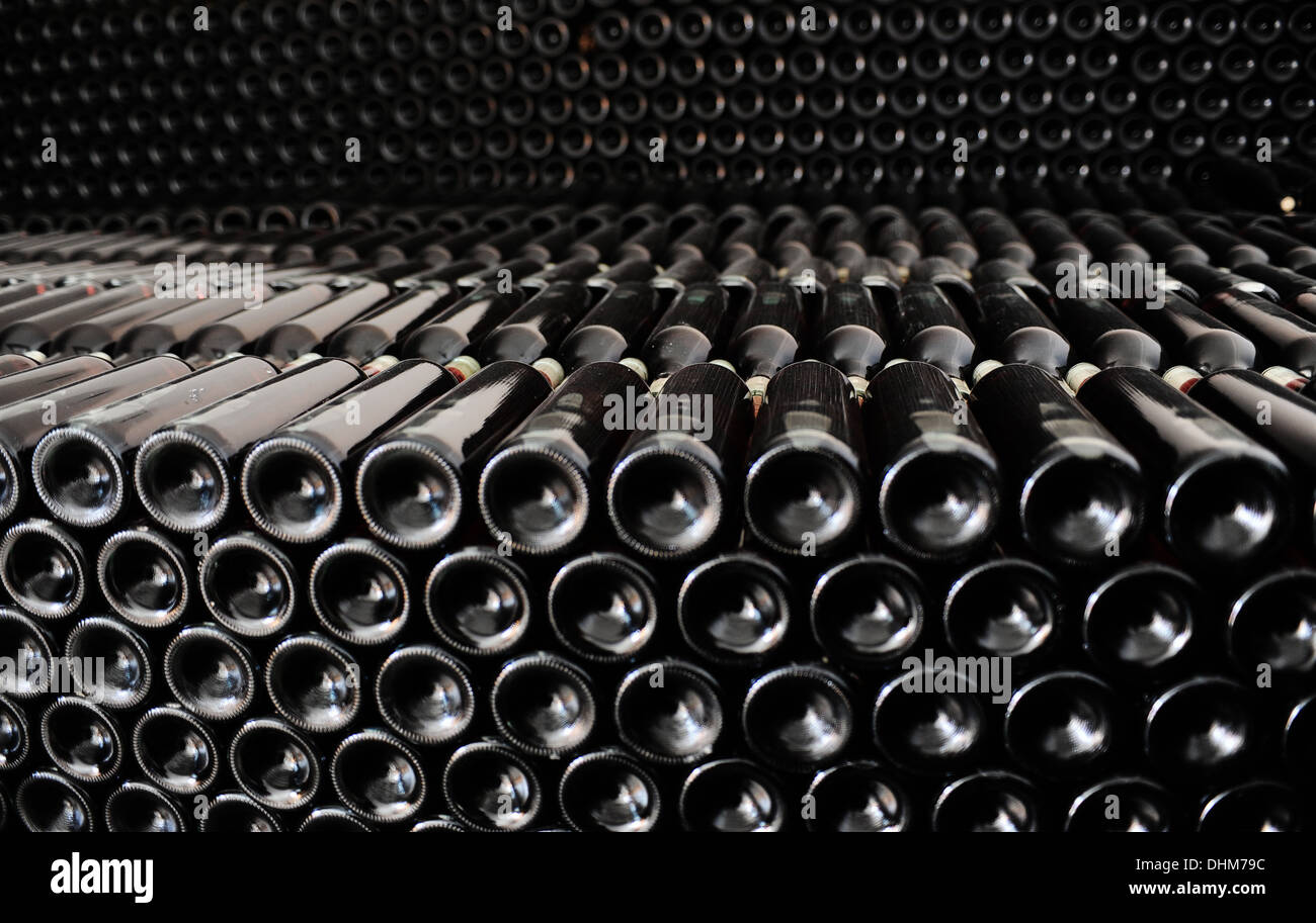 Old bottles of red wine Stock Photo - Alamy
